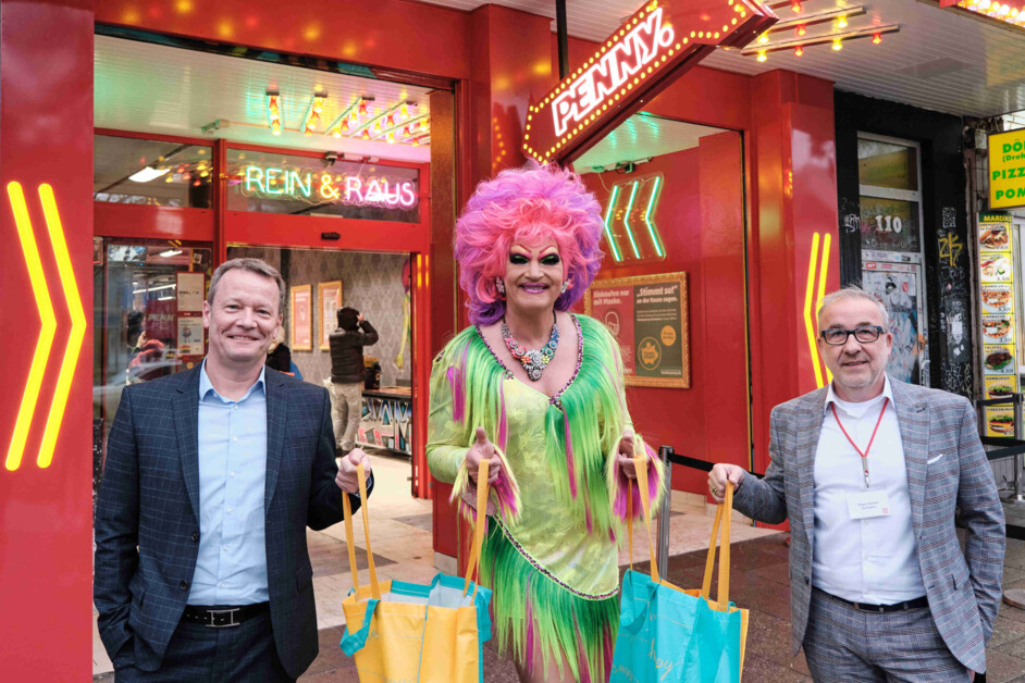 Olivia Jones eröffnet Reeperbahn-Penny-Markt | News | Hamburg Business