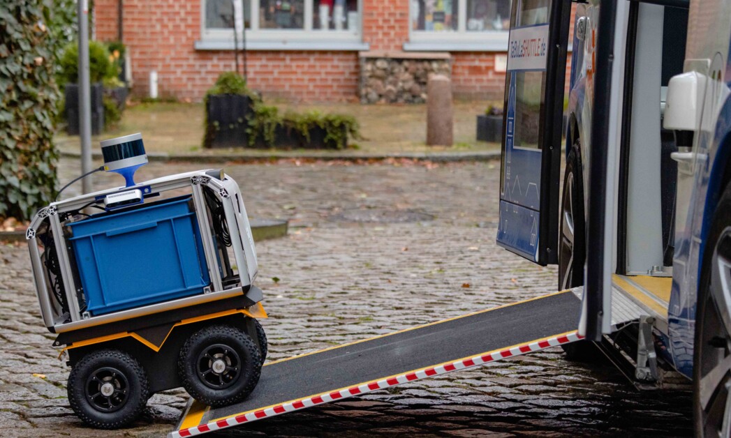 Meet "Laura" the delivery robot - ITS anchor project | News | Hamburg ...